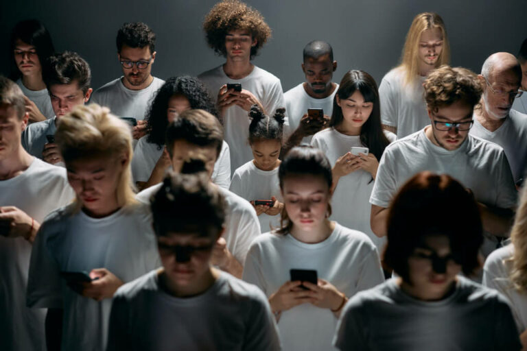 Breaking Free and Managing Smartphone and Internet Addiction ...